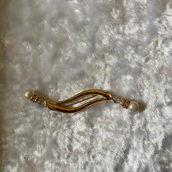 Avon | Jewelry | Vtg Large Avon Broochpin Contemporary Style Pearl Ends ...